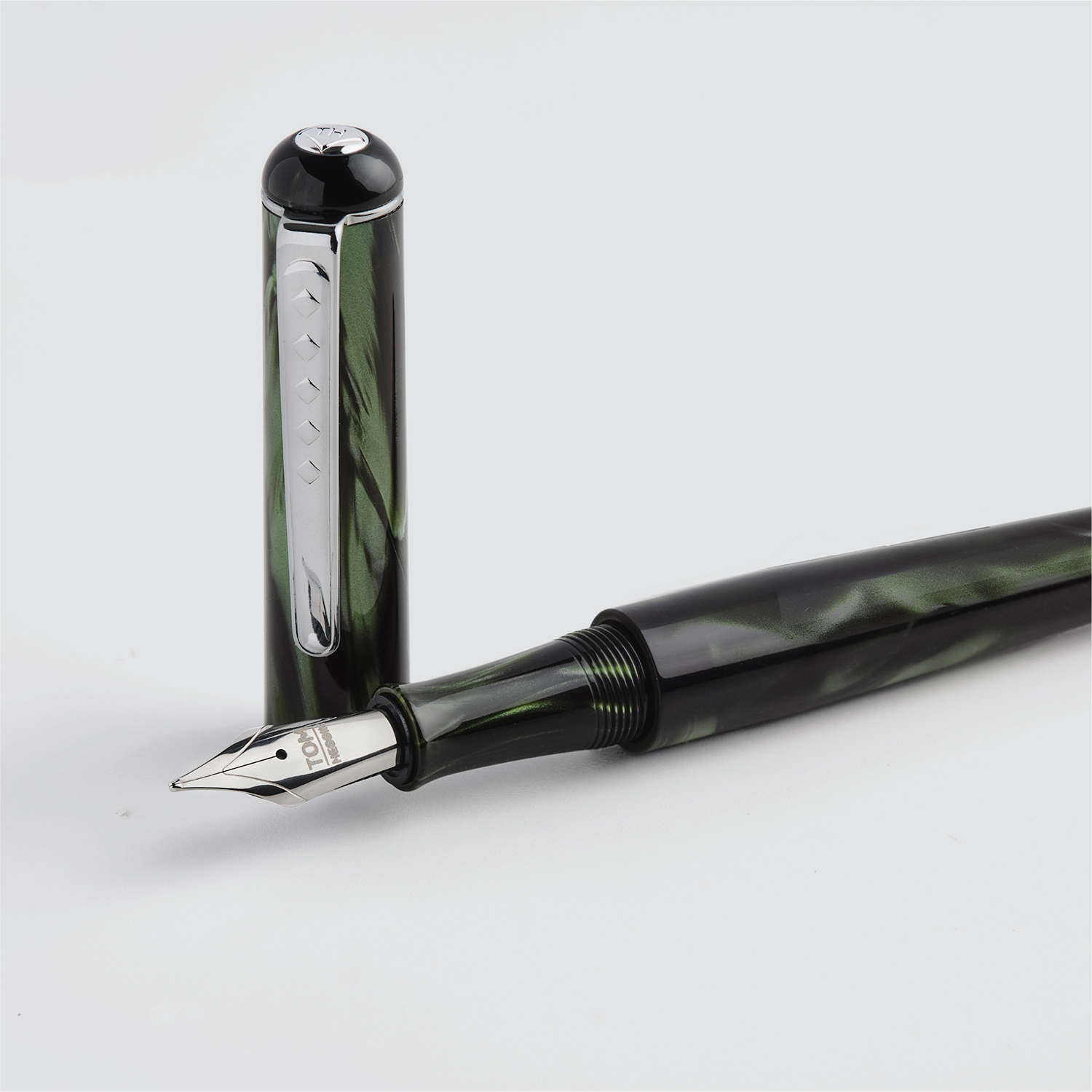 Tom Hessin Charles Collection Highland Green Fountain pen - Vulpen / Fountain pen | Appelboom.com